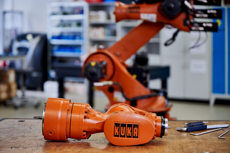 Tenacon | KUKA Roboter